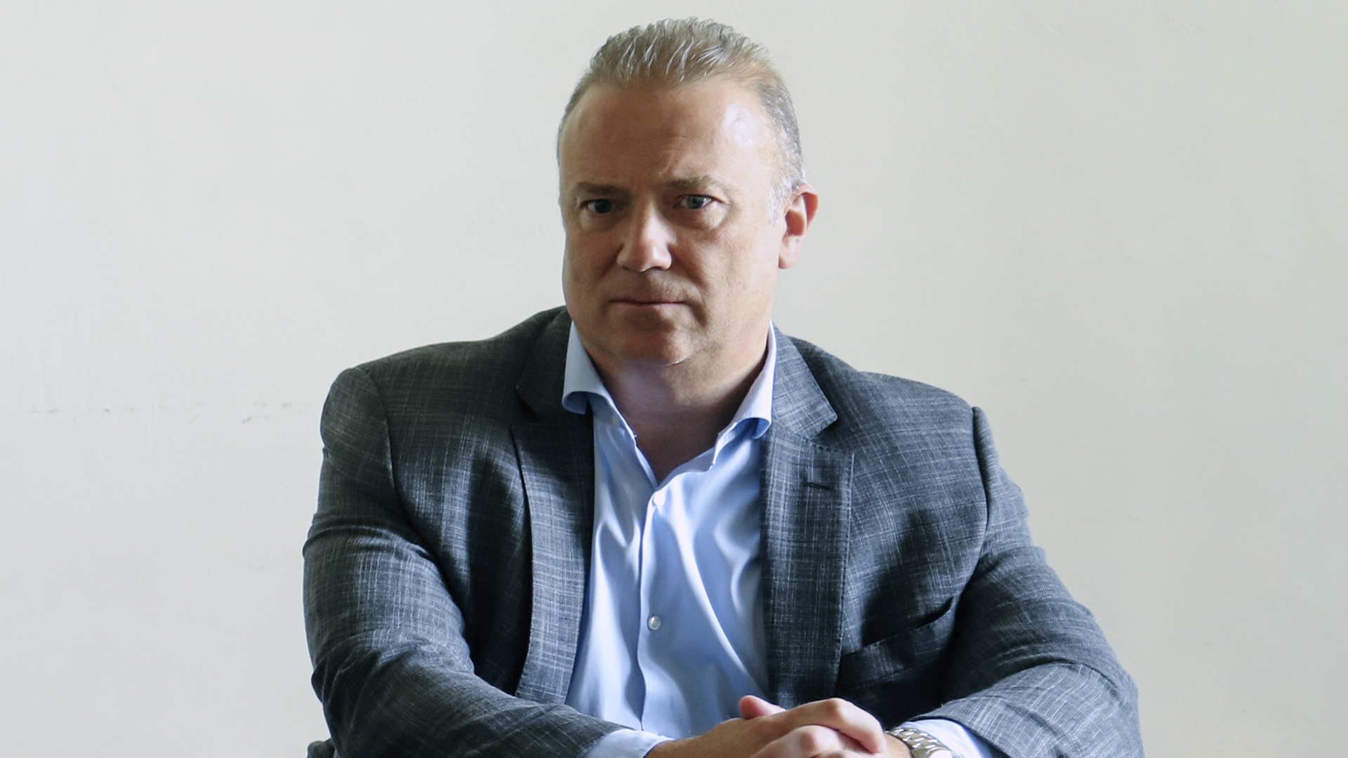 ¿Derecho a viajar? En NDPM conversamos con el constitucionalista Andrés ...