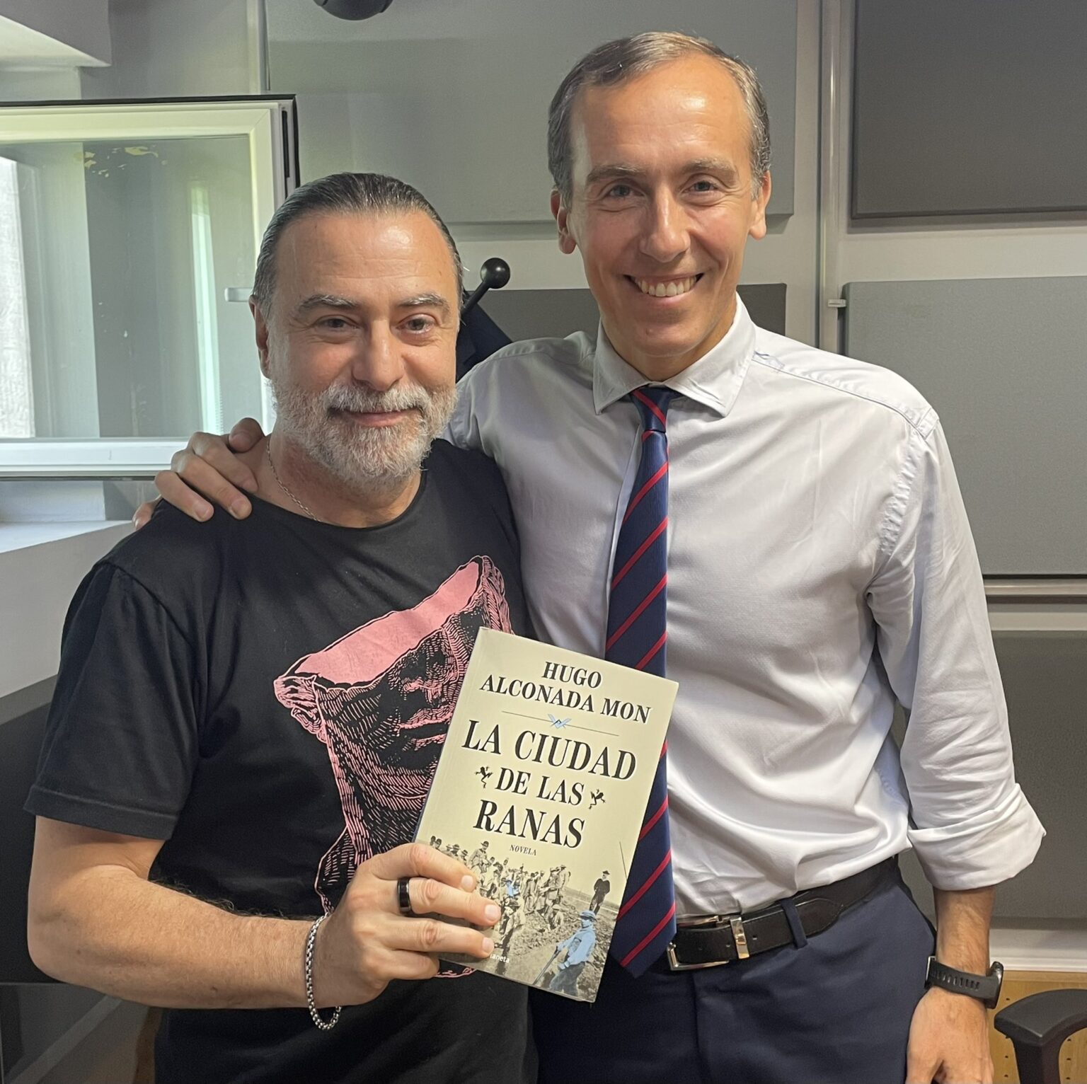 Hugo Alconada Mon presentó su nuevo libro ‘La ciudad de las ranas’ - FM ...